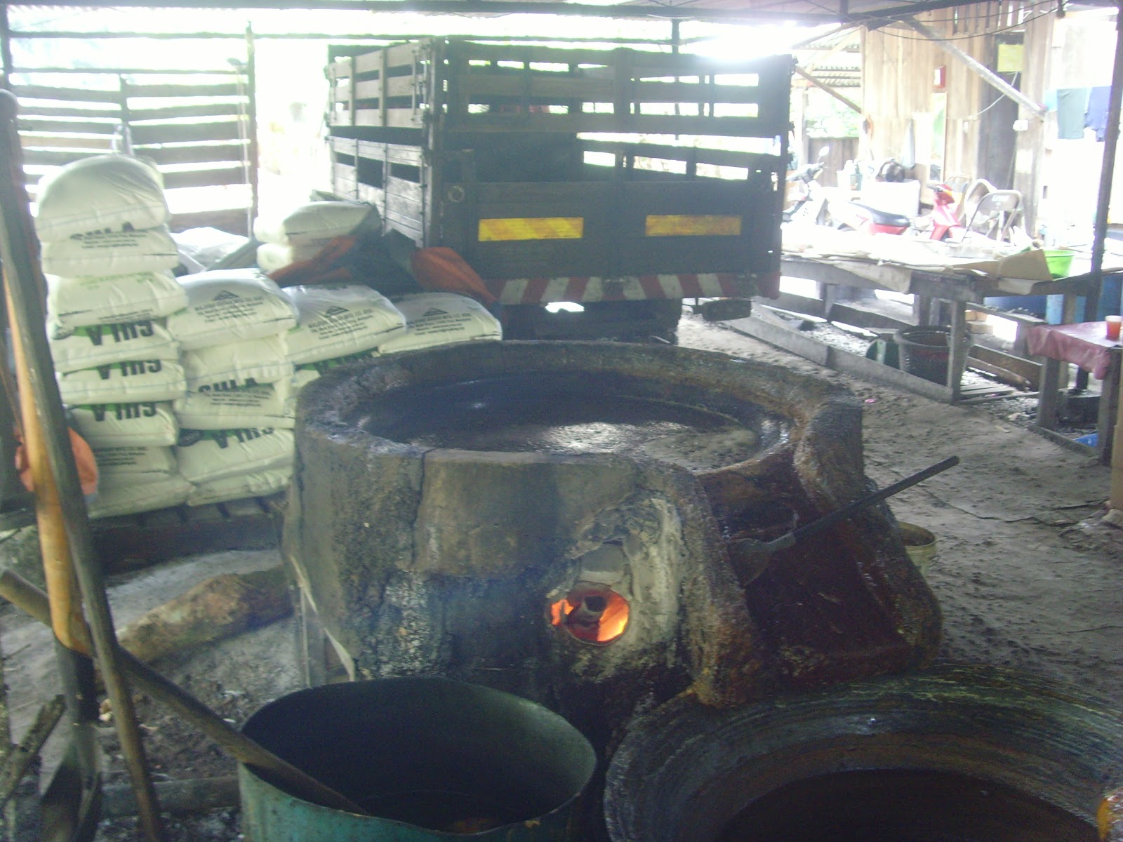 LEBAH DAN KELULUT: KILANG MEMPROSES GULA DI SEMERAH BATU PAHAT JOHOR