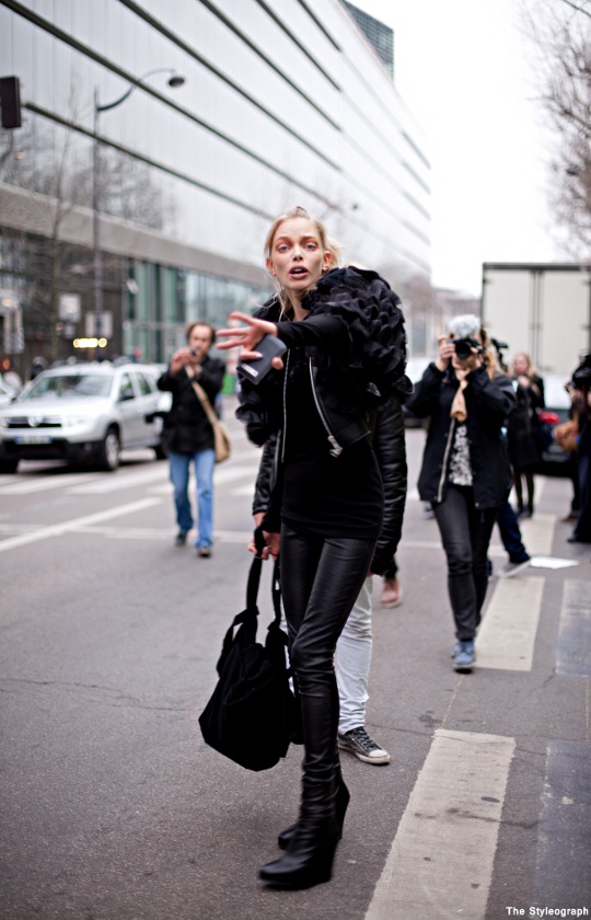About a girl: MODELS STREET STYLE...