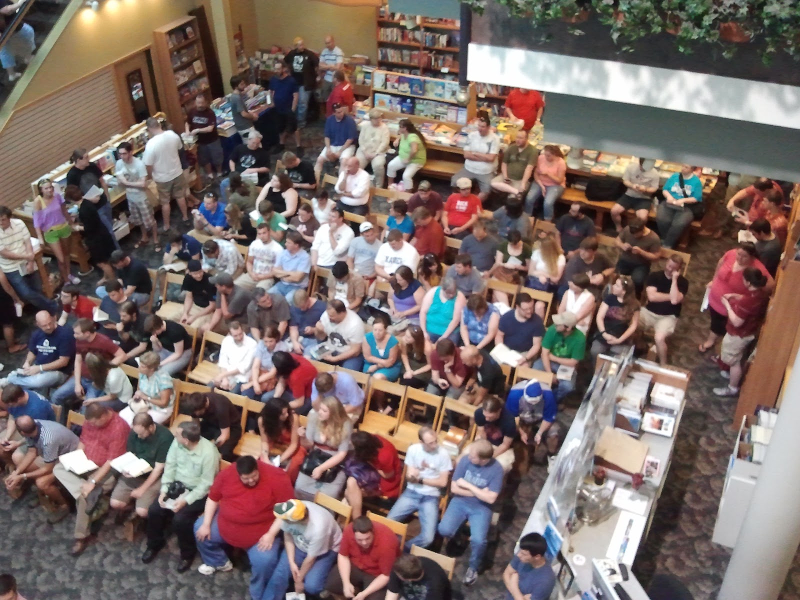 Kentucky Geek Girl George R R Martin Draws Hundreds To Joseph Beth In Lexington