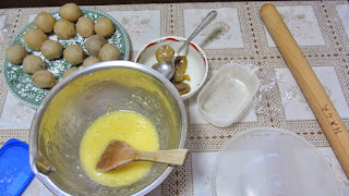 Keith and Celia: Kuri Manjū 栗饅頭 (Chestnut buns)