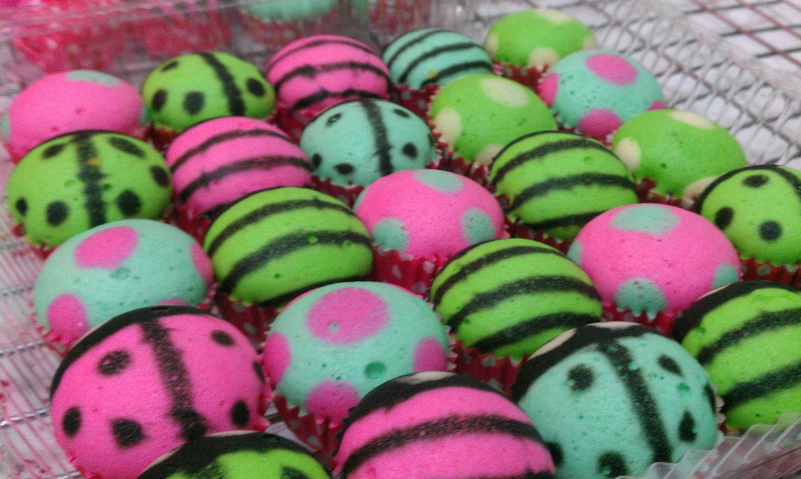 Apam Polkadot J&S Bakery: Apam Word & Muffin Pandan