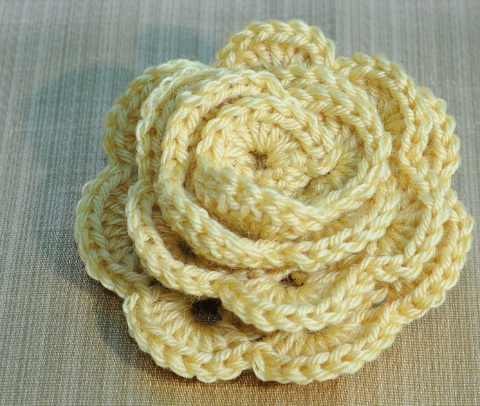 Kézimunka, hobbi, női barkácsolás: Nagy horgolt virág