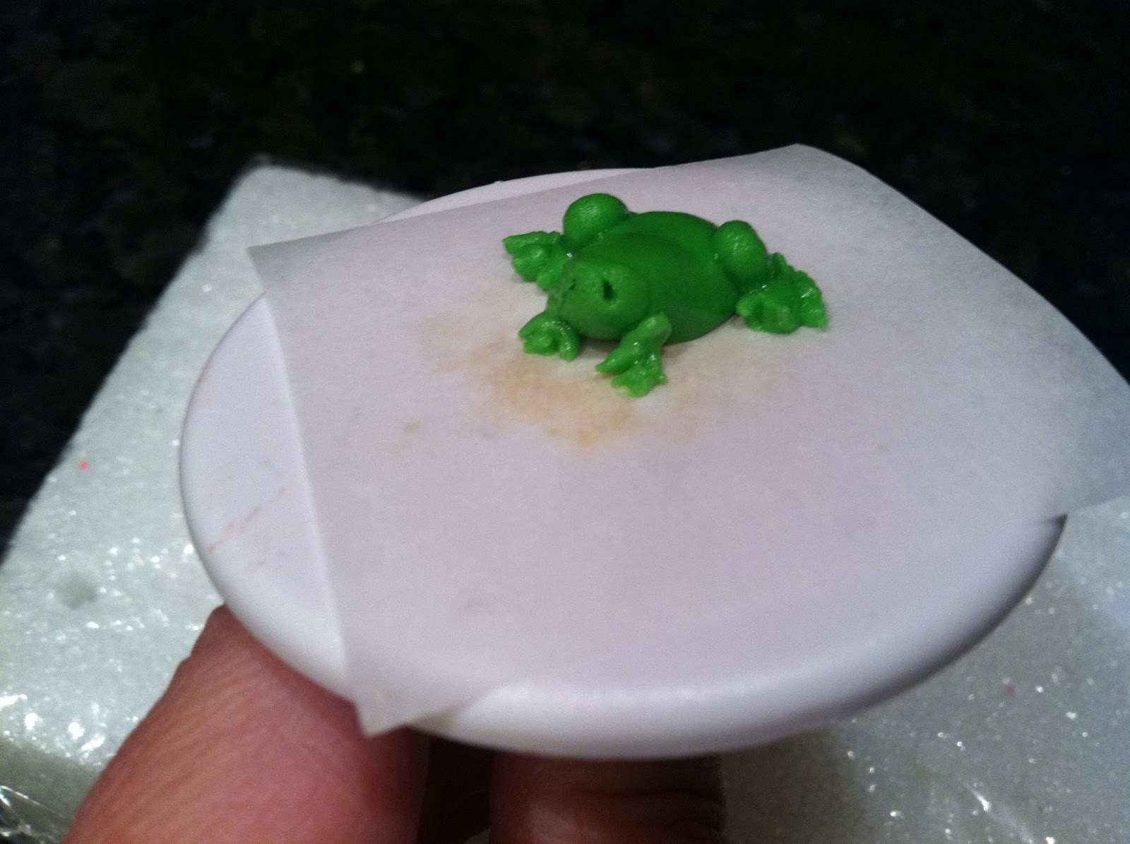 The Iced Queen: Tiny Frog in Royal Icing