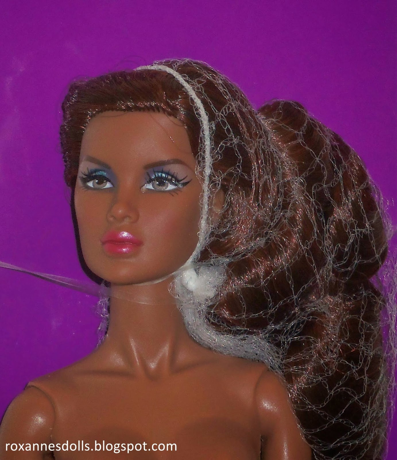 Roxanne's Dolls: Don't Fight the Feeling