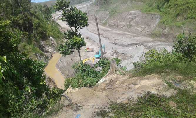 PETI Gunung Botak Manfaatkan Sianida Lampaui Ambang Toleransi - Maluku Post PETI Gunung Botak Manfaatkan Sianida Lampaui Ambang Toleransi - Maluku Post