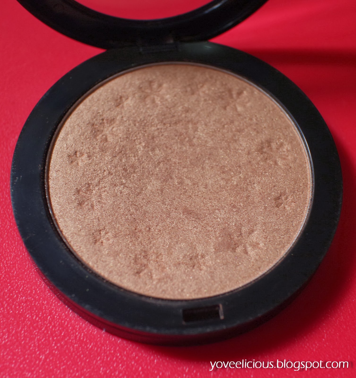 yoveelicious: Sephora Highlighting Compact Powder Doré/Golden Review ...