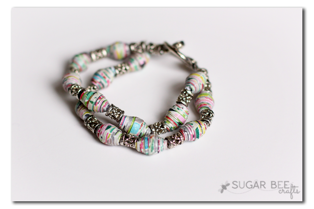 Cantiknya perhiasan dari manik-manik kertas koran dan majalah bekas ...