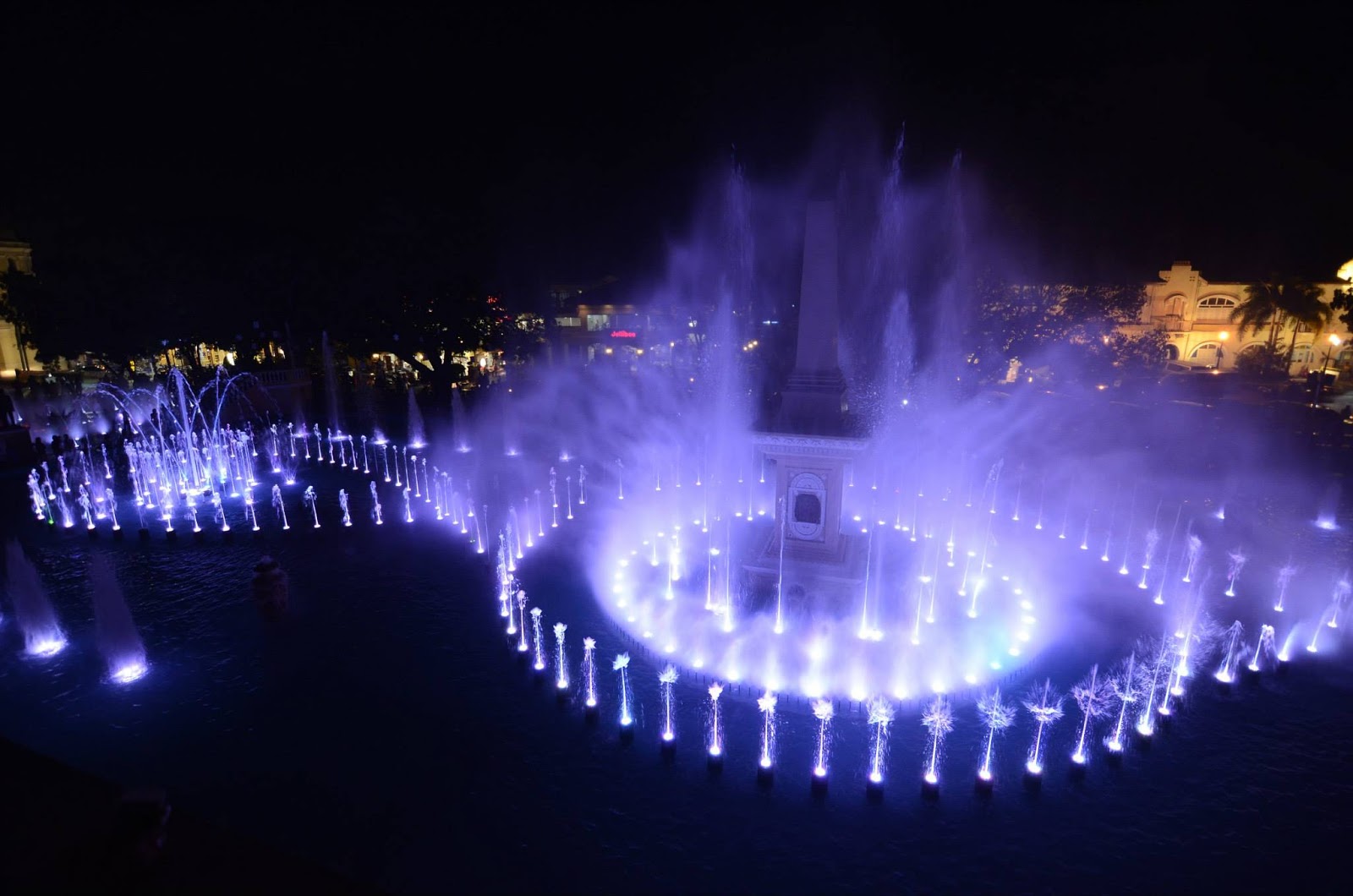 Vigan City's Plaza Salcedo Dancing Fountains | AvianQuests.Com