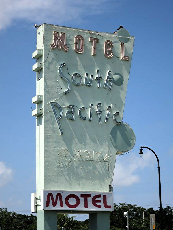 The Modernist Angle: It caught my eye: Modernist Hotel Signs in Miami