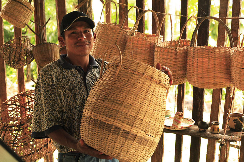 Icono ADN Spain 08: Etnias..........De Panamá........