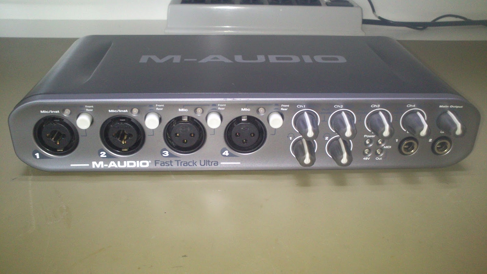 Dhvan Assistência Técnica: Interface de Áudio M-AUDIO Fast Track Ultra