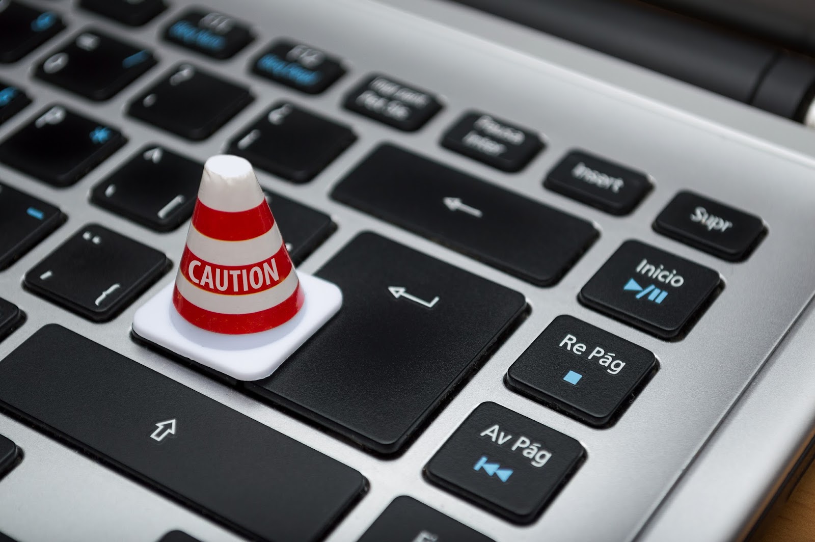 Diferencia Entre Truncate Y Delete Tables En SQL Server Diferencia Entre Truncate Y Delete Tables En SQL Server