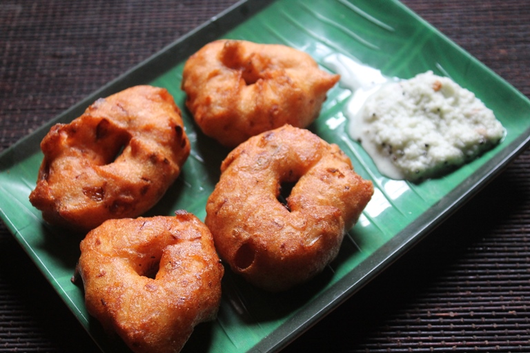 Medu Vada Recipe | Ulundu Vadai Recipe
