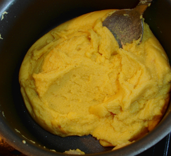 Veggie Platter: Kesar Sandesh / Sondesh