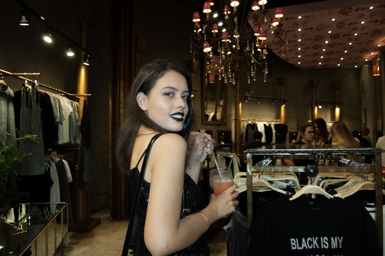 Celebrando la mayoría de edad de Aishop - Le Troupè