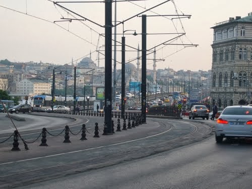ΚΩΝΣΤΑΝΤΙΝΟΥΠΟΛΗ: ΜΙΑ ΒΟΛΤΑ ΣΤΗΝ ΠΛΑΤΕΙΑ ΤΑΞΙΜ, ΣΤΗΝ ISTIKLAL ΚΑΙ ΣΤΟ ...