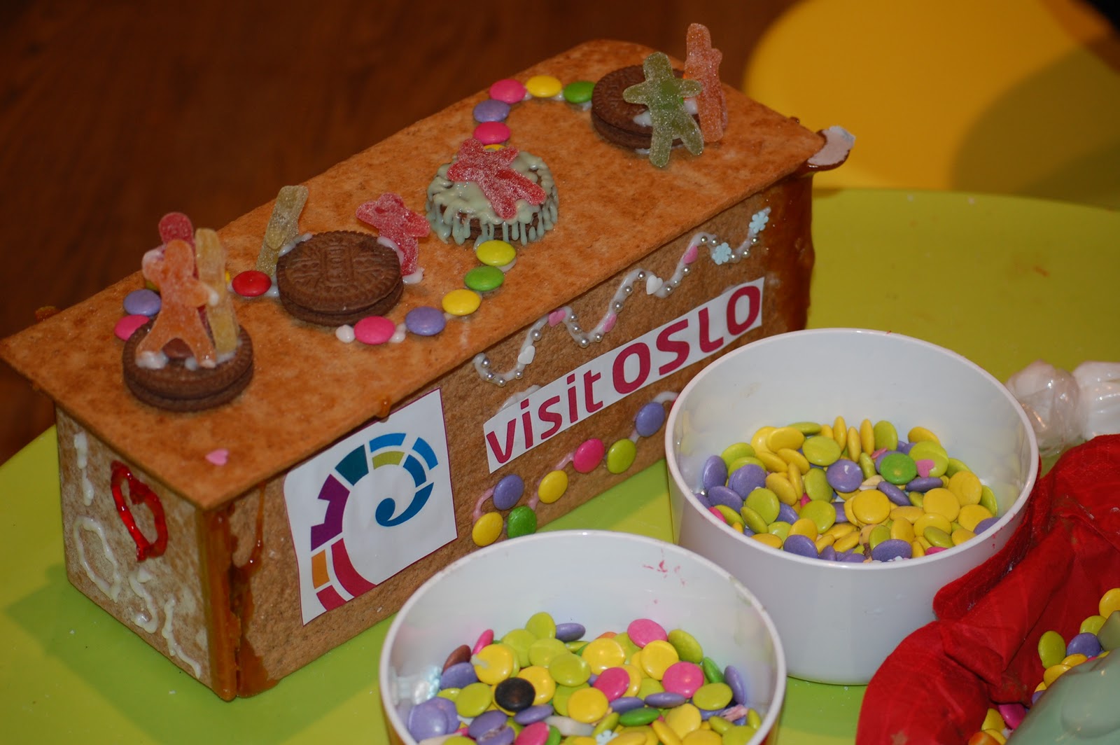 My Oslo: The World's longest gingerbread train at the Oslo Central Station!