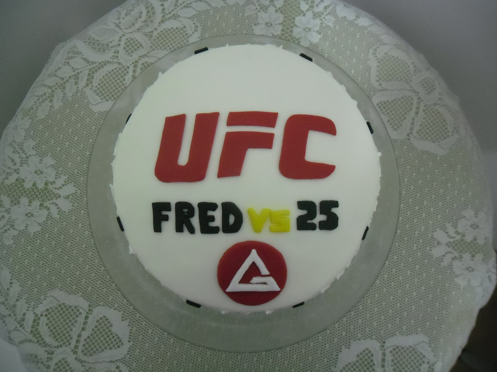 Doces da Carlinha: Bolo UFC Fred