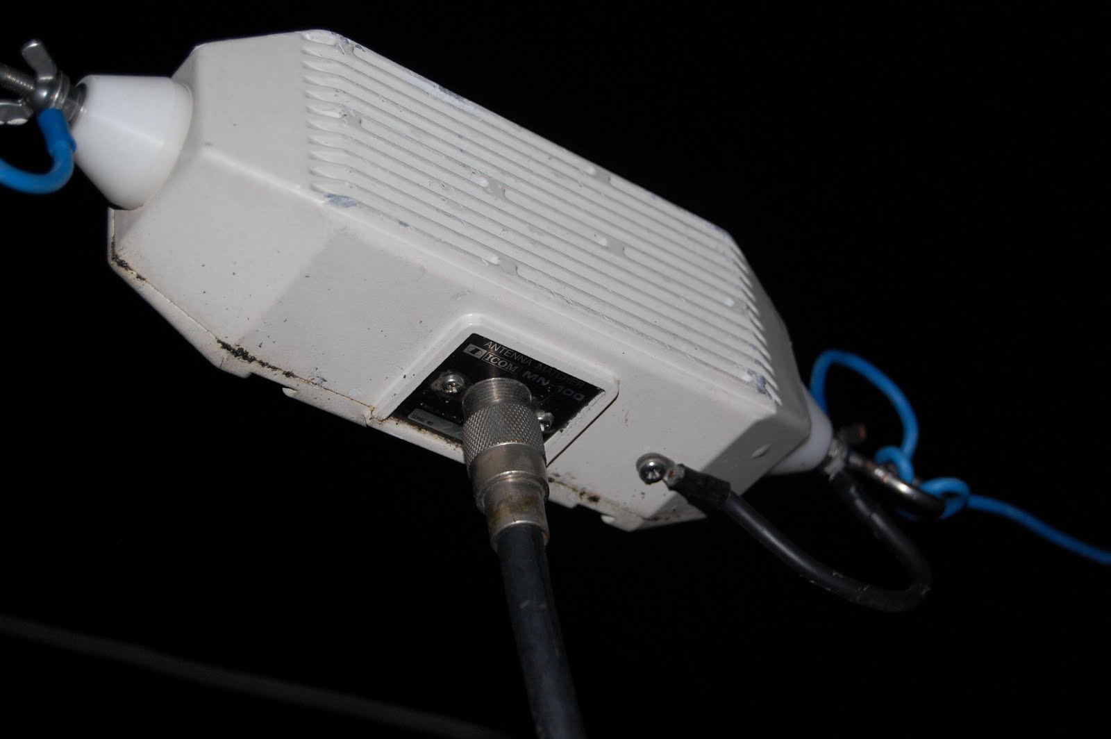 Dunia Radio: Icom MN-100 Antena Macher