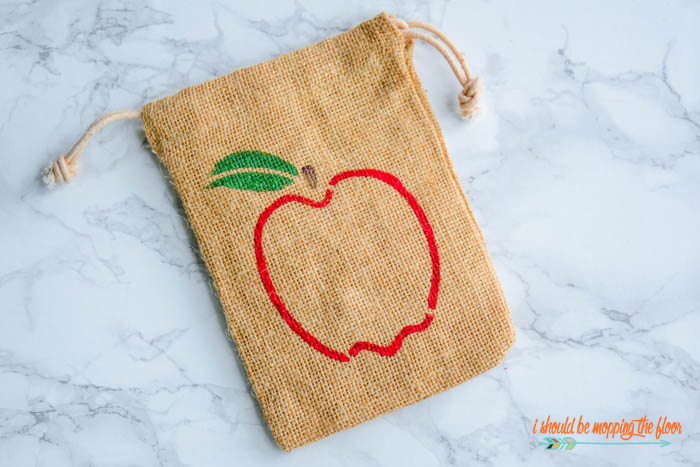 Free Printable Apple Gift Tags | i should be mopping the floor