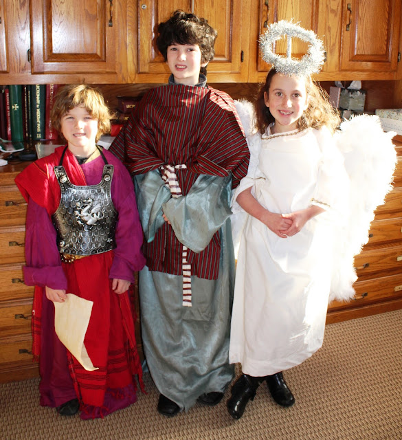 Training Happy Hearts: 6 Ways to Celebrate Epiphany