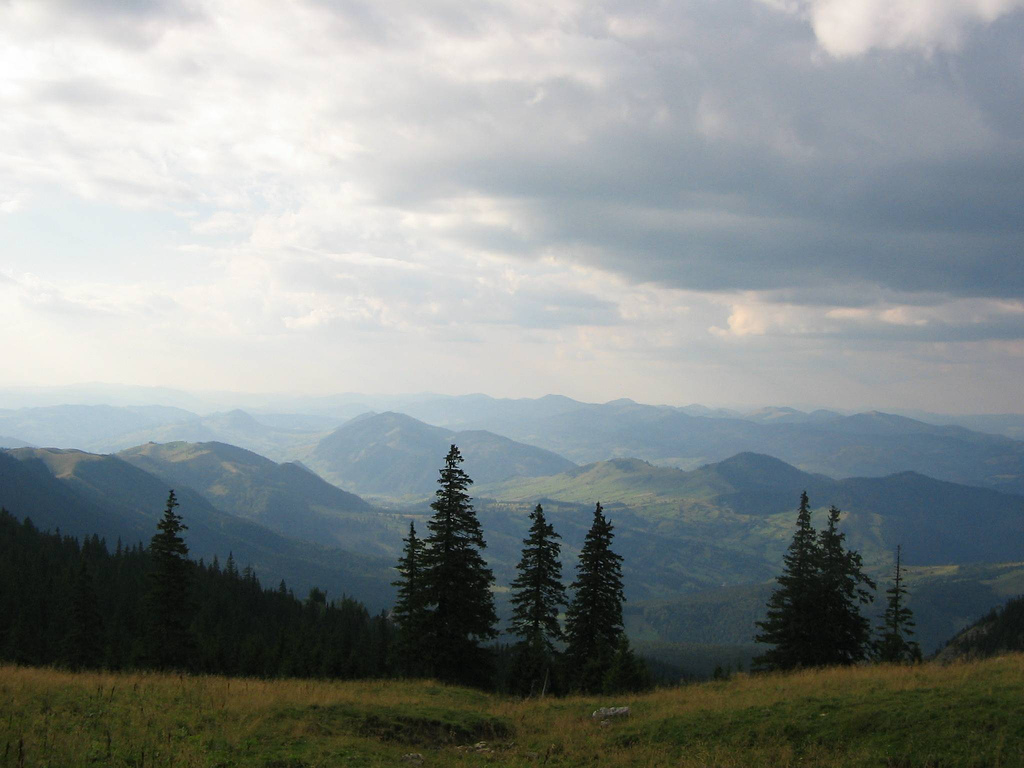 Manastirea Sihastria Rarau: Imagini si Peisaje cu Muntele Rarau