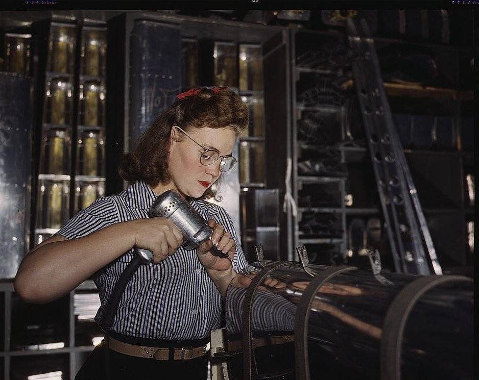 Bunny's Victory: Pictorial of Women's Wartime Efforts