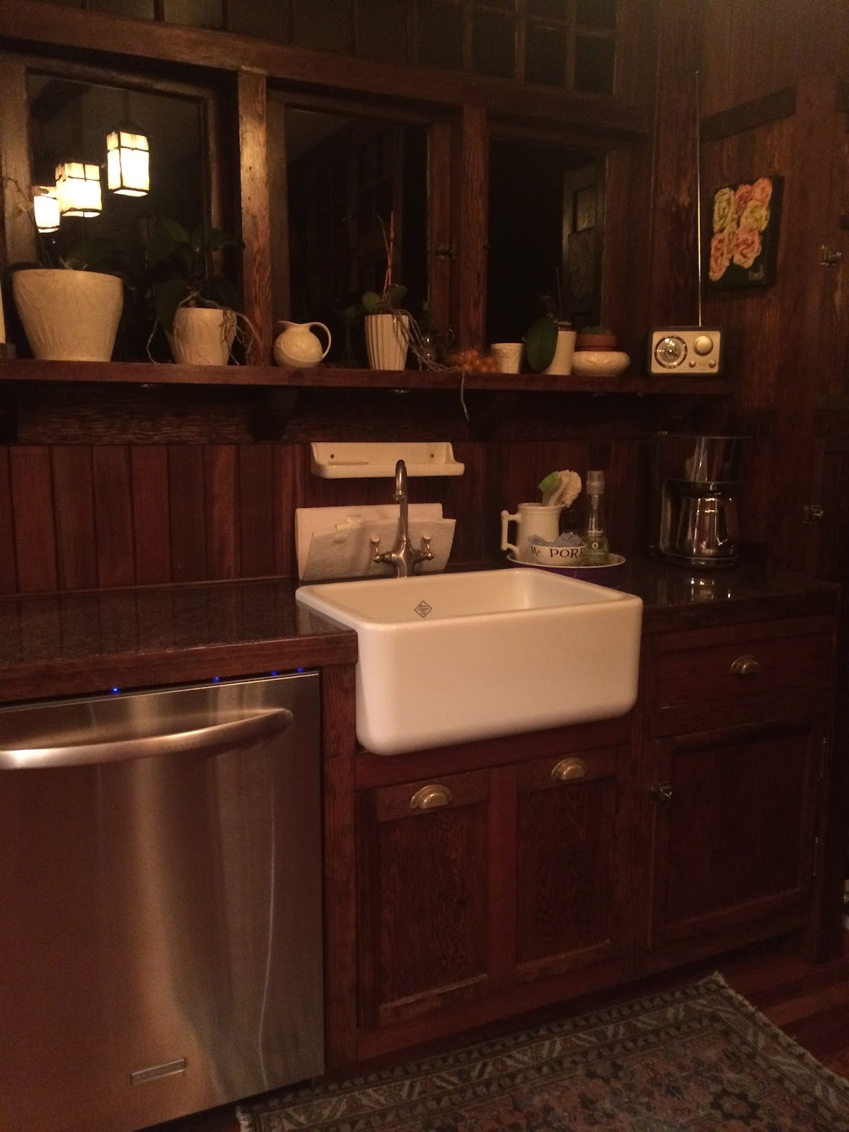 hostess of the humble bungalow: The Humble Bungalow kitchen...and cats.