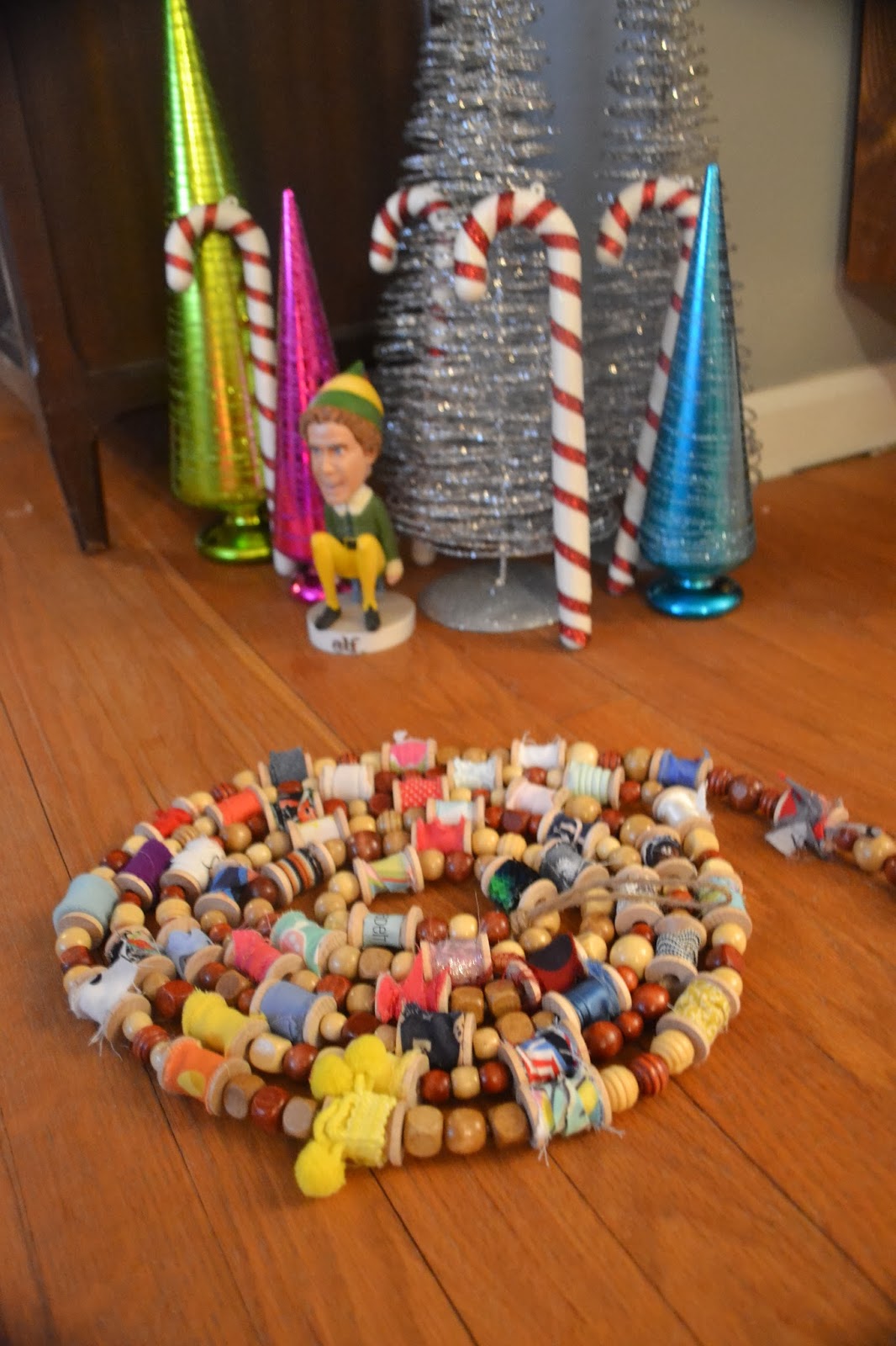 Erika Made It: Christmas Craft Week: Wooden Spool Garland