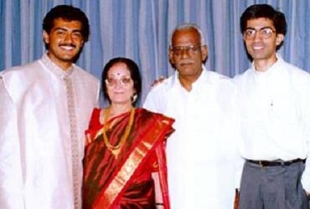 Kanyakumari best clikz: Ajith family photo