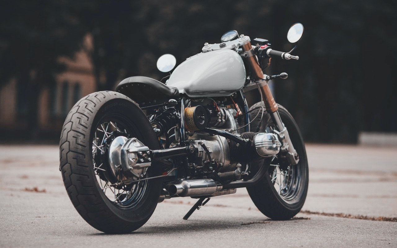 Alena and the M66 - Inazuma café racer