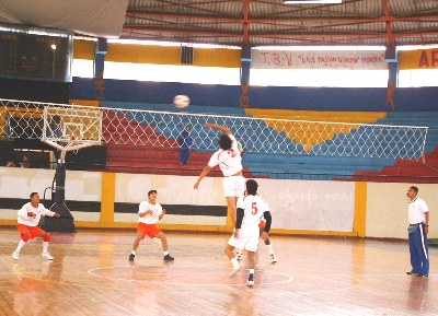 somosdelmismobarro: Intercolegial de Ecuavoley en Otavalo
