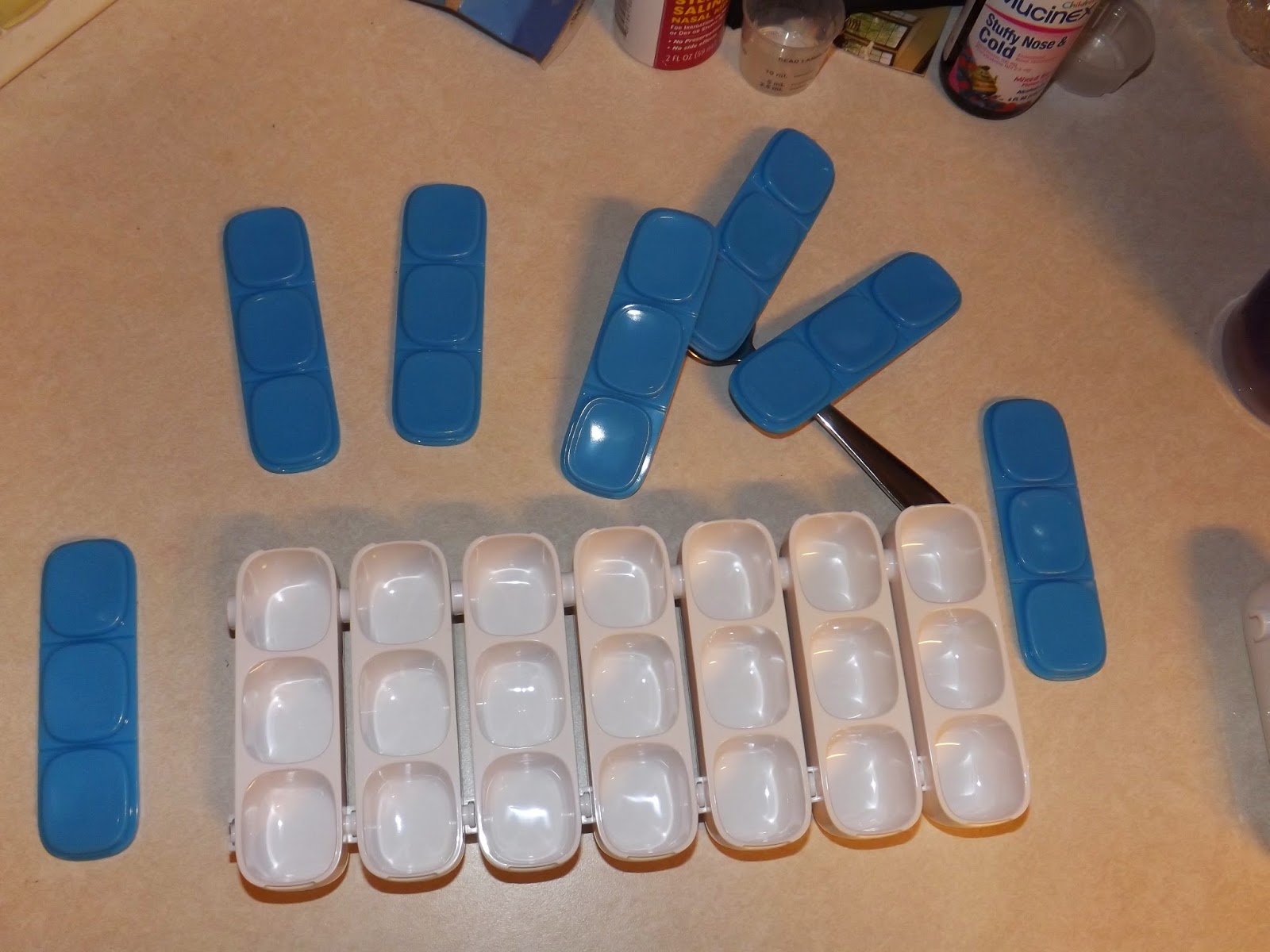 Our Journey: Sabi's DAYBOX Pill Box Review