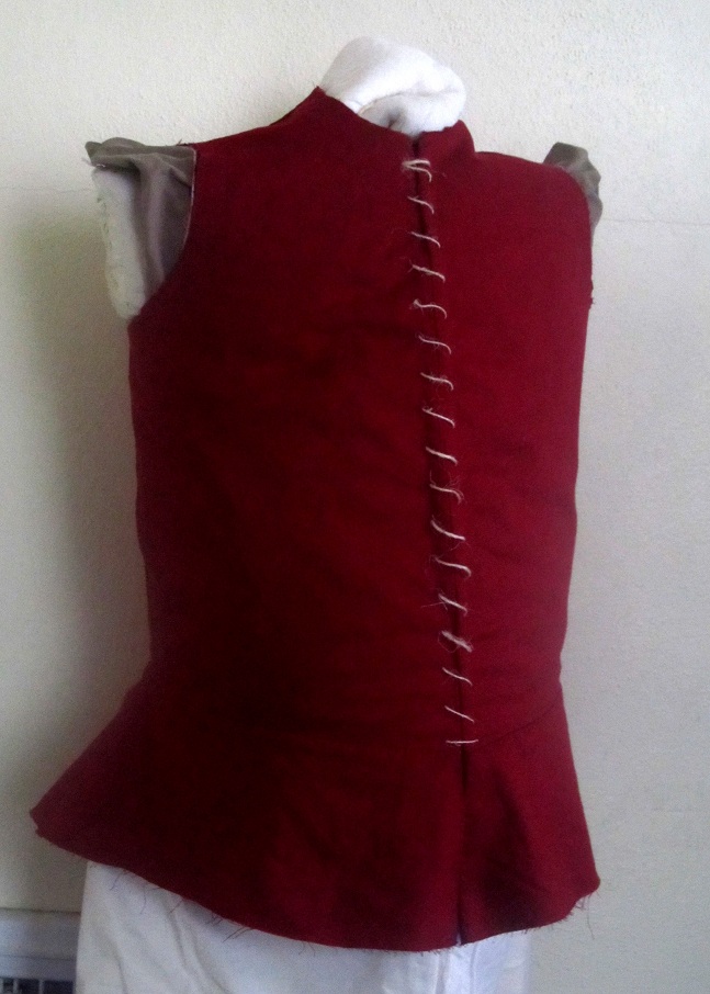 Armas y armaduras en España: La almilla