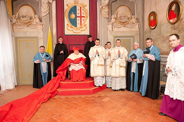 Te igitur: Symbolism of Cappa Magna