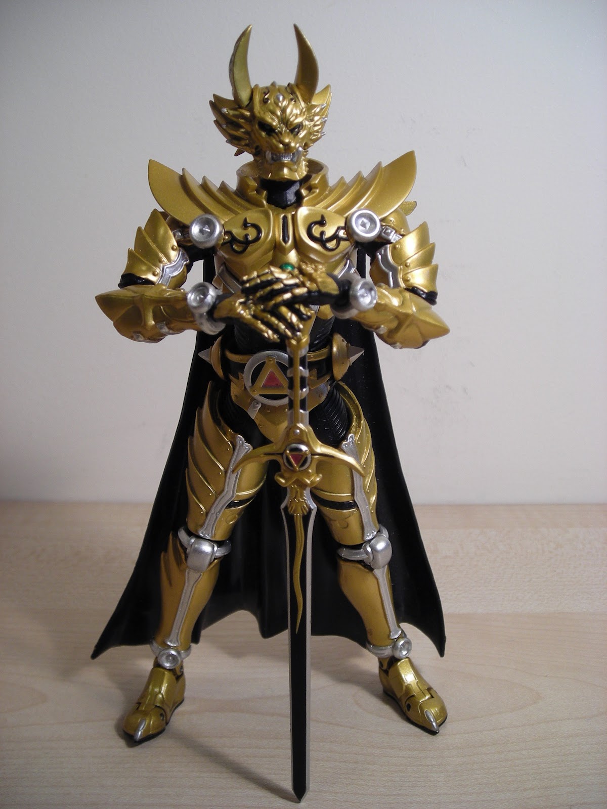 My Shiny Toy Robots: Toybox REVIEW: S.H. Figuarts Garo