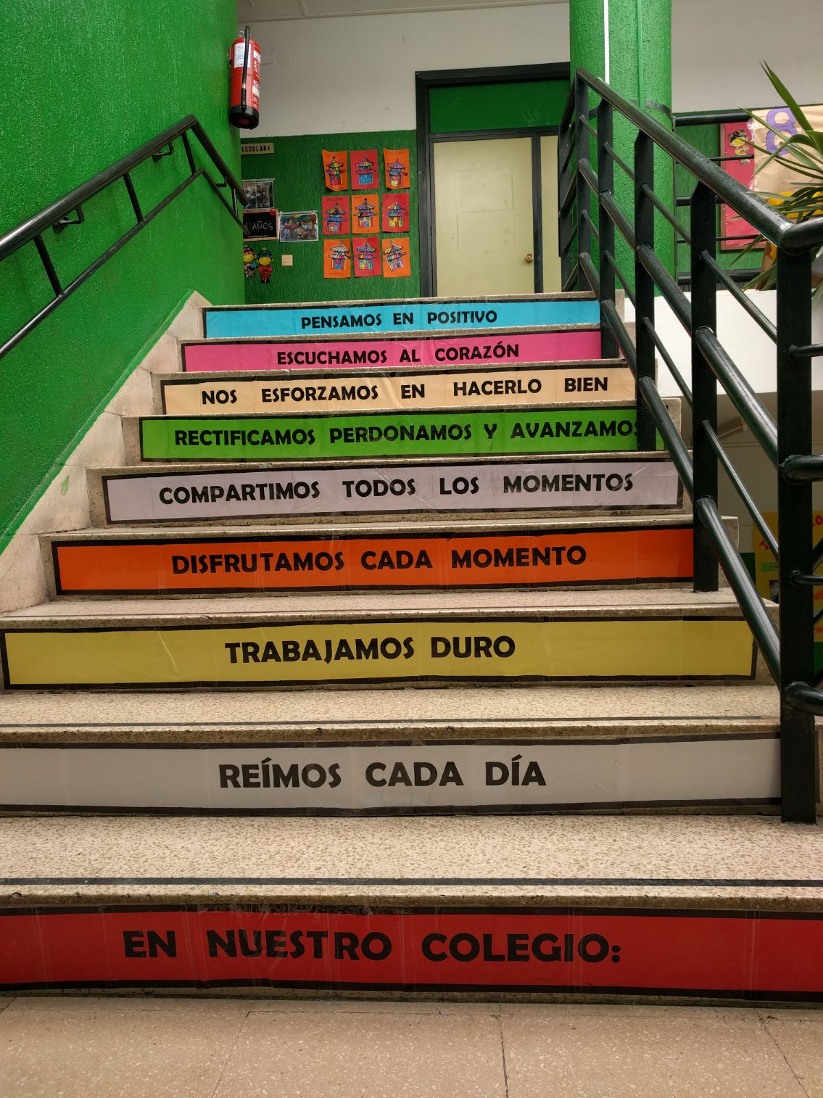 "EL HOCINO DIGITAL": DECORACIÓN DE LAS ESCALERAS REALIZADA POR NUESTRAS ...
