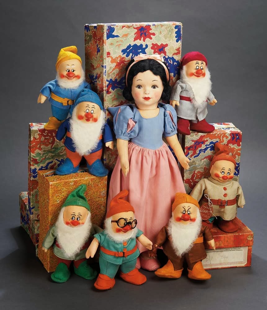 Animated Film Reviews: "Snow White" Secrets