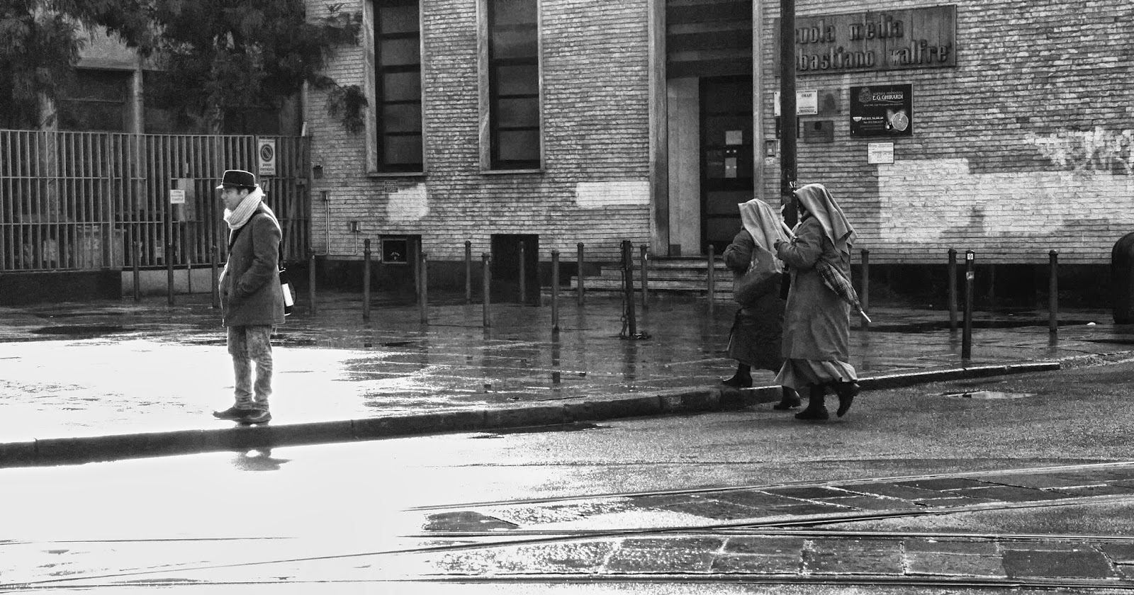 Torino In My eyes: Guy Outside The church San Tommaso