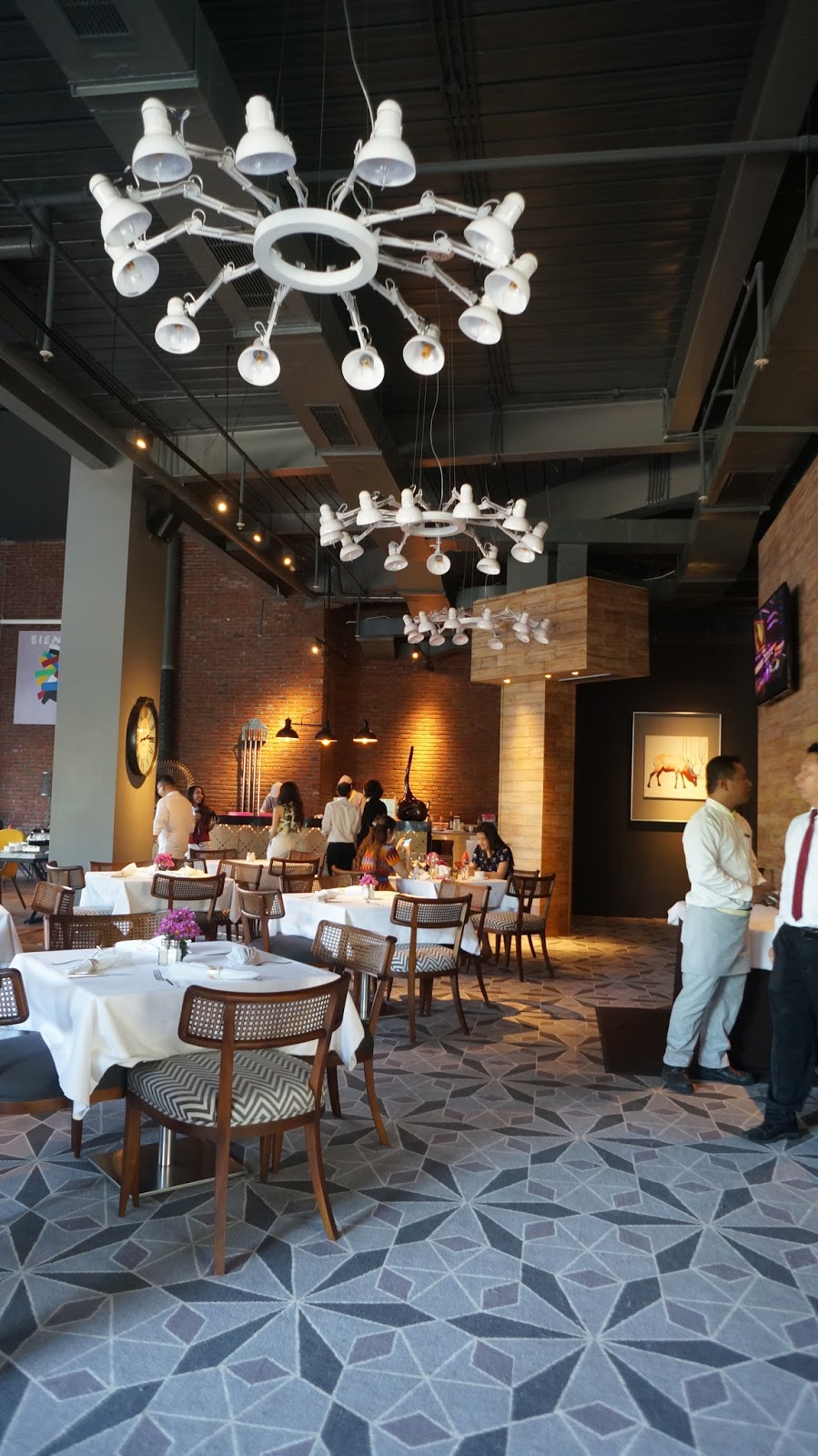 The Avenue Lounge Bar Java Paragon Surabaya (Review) | Laura Angelia