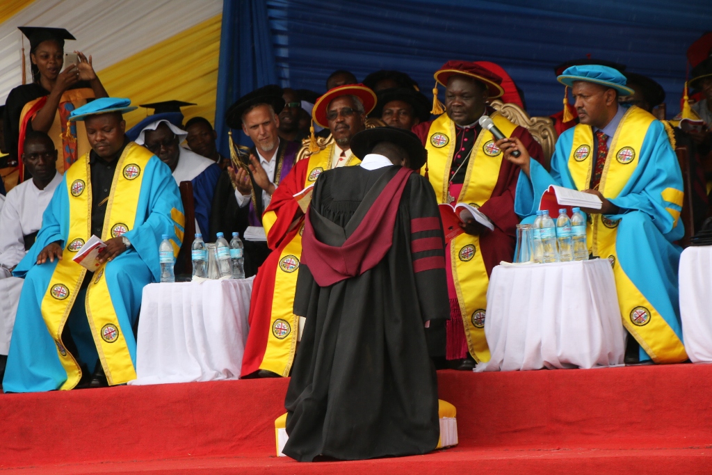 WAHITIMU CHUO CHA SAUT MWANZA 2017 WAKABIDHIWA RASMI NONDO ZAO. ~ g sengo