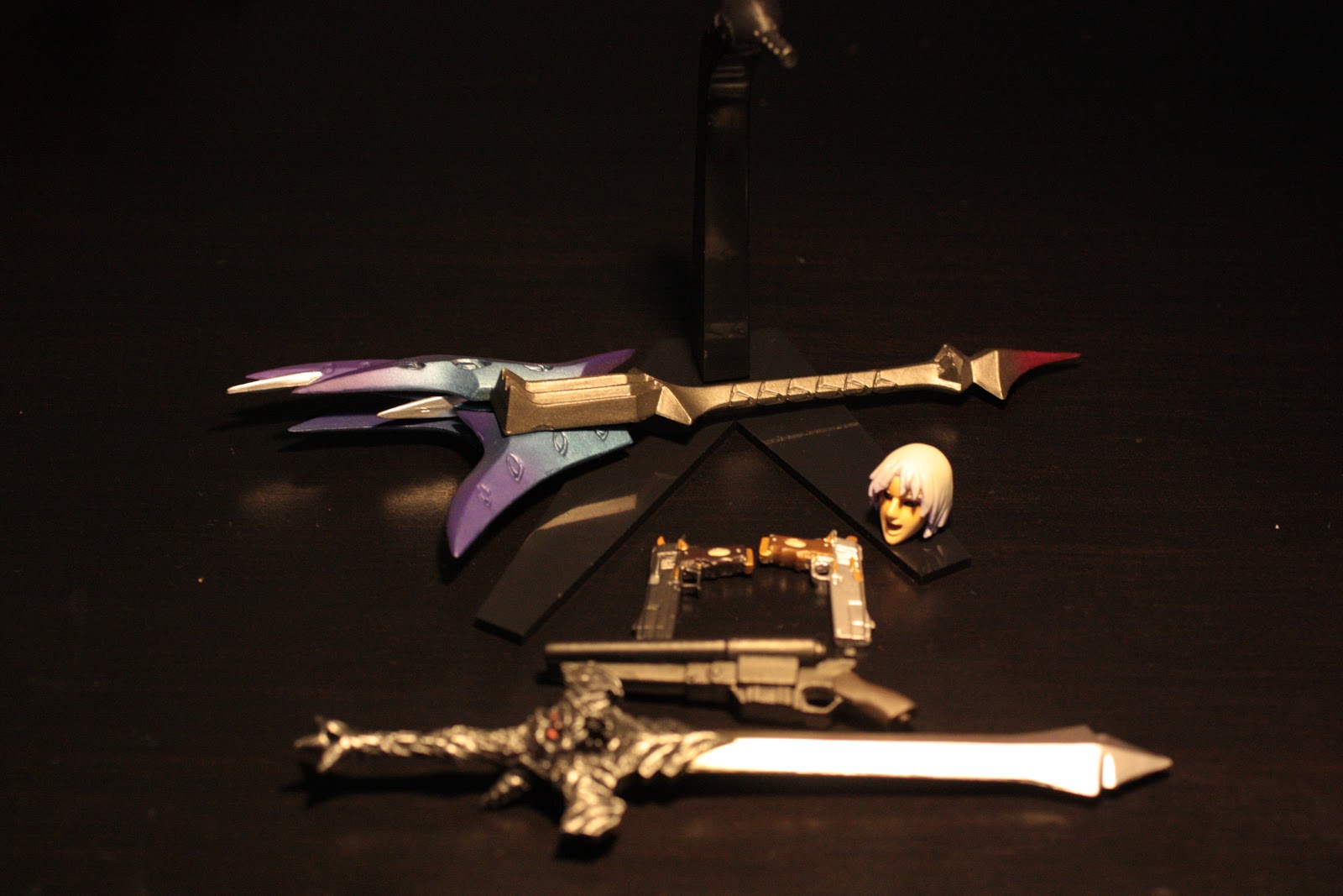 Firestarter's Blog: Toy Review: Revoltech Devil May Cry 3 Dante