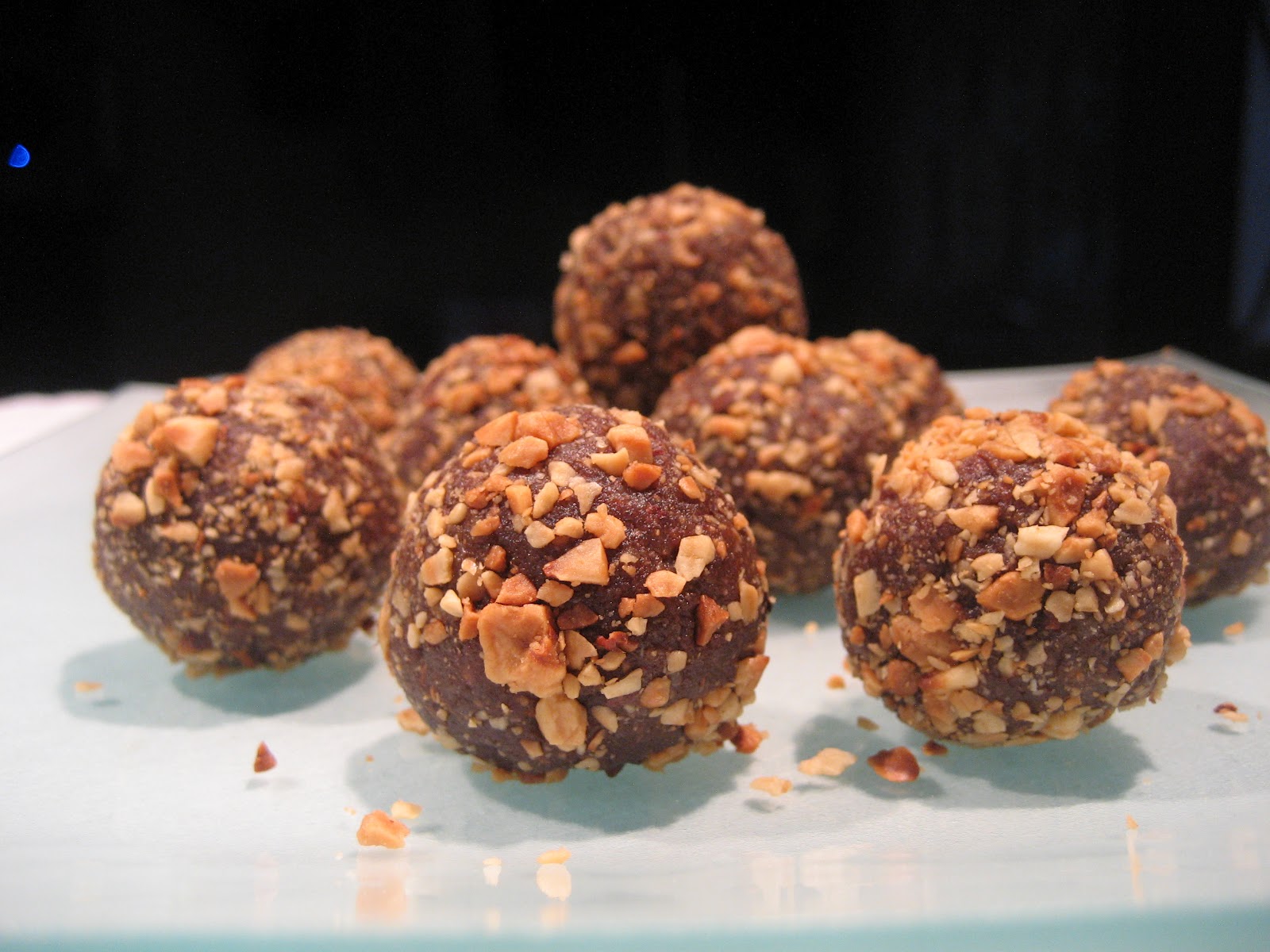 Postres Mar : bizcobolas crujientes de avellana y chocolate