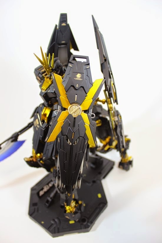 Custom Build: MG 1/100 Banshee (Unicorn Beast Mode vol. 2)