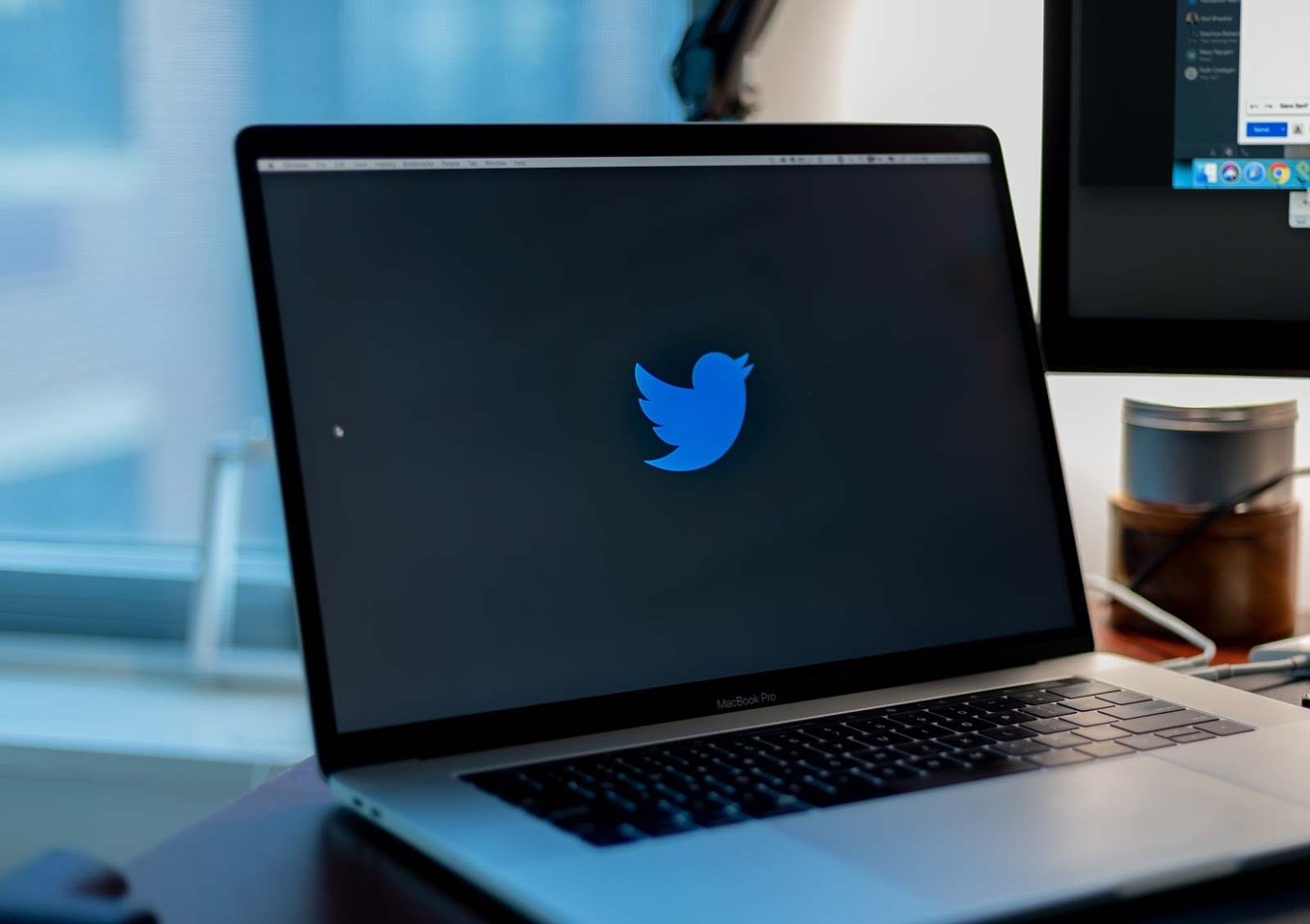 Twitter Might Introduce Employer Badges and "Undo Send" Button As A ...