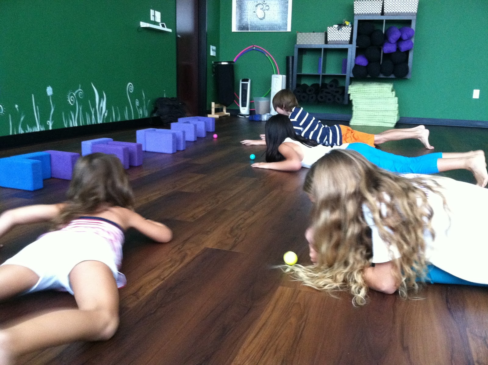 tinytoesyoga: ping pong push