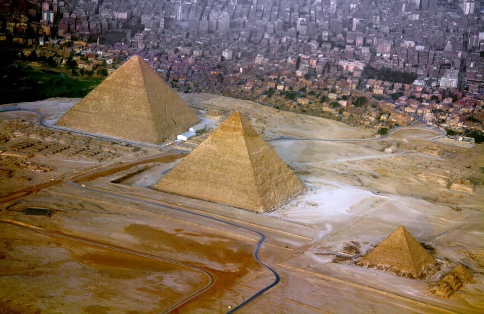 Historia de las civilizaciones: Las pirámides de Giza desde El Cairo