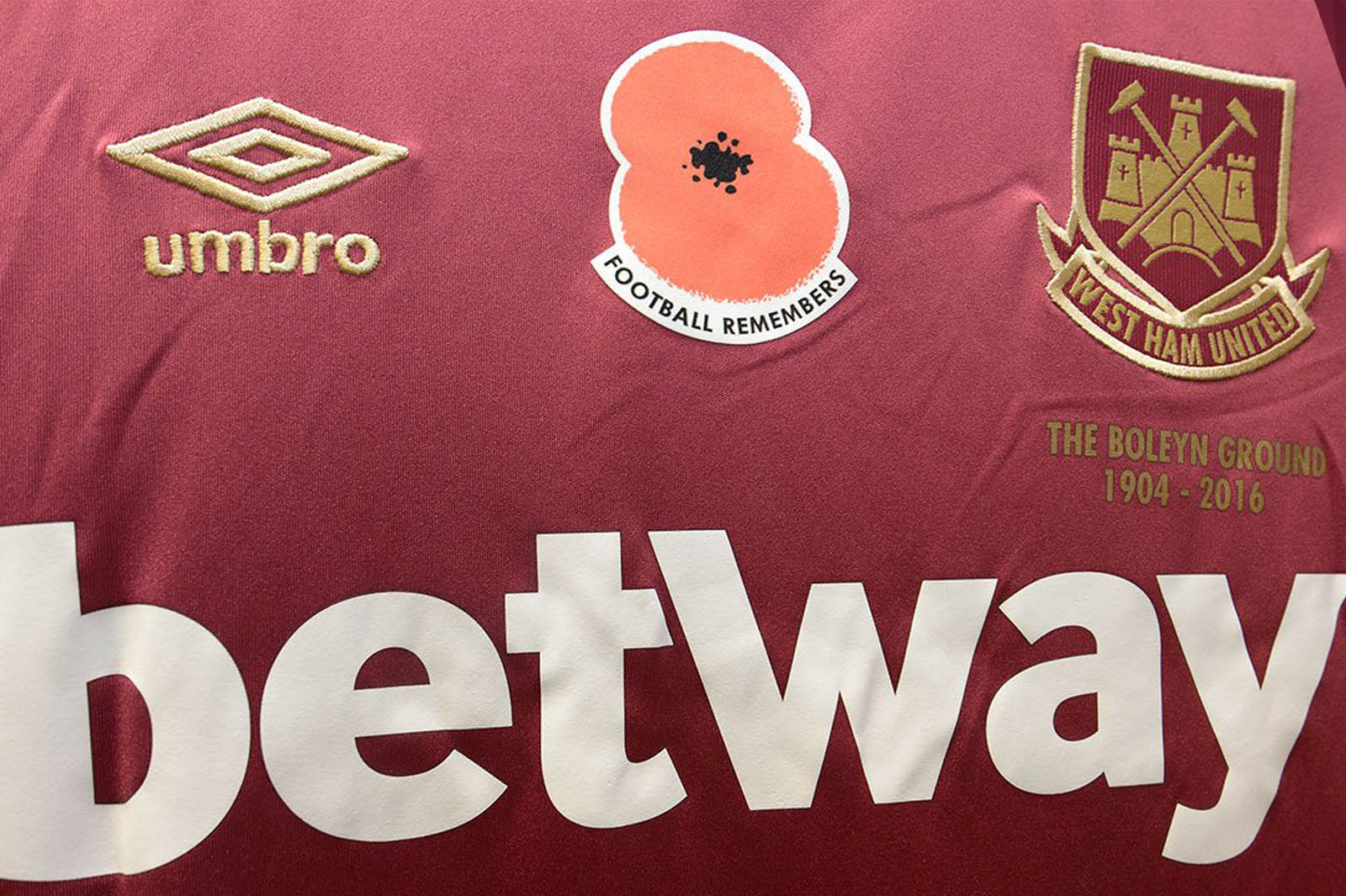 Closer Look | 2015-16 Premier League Poppy Kits - Footy Headlines