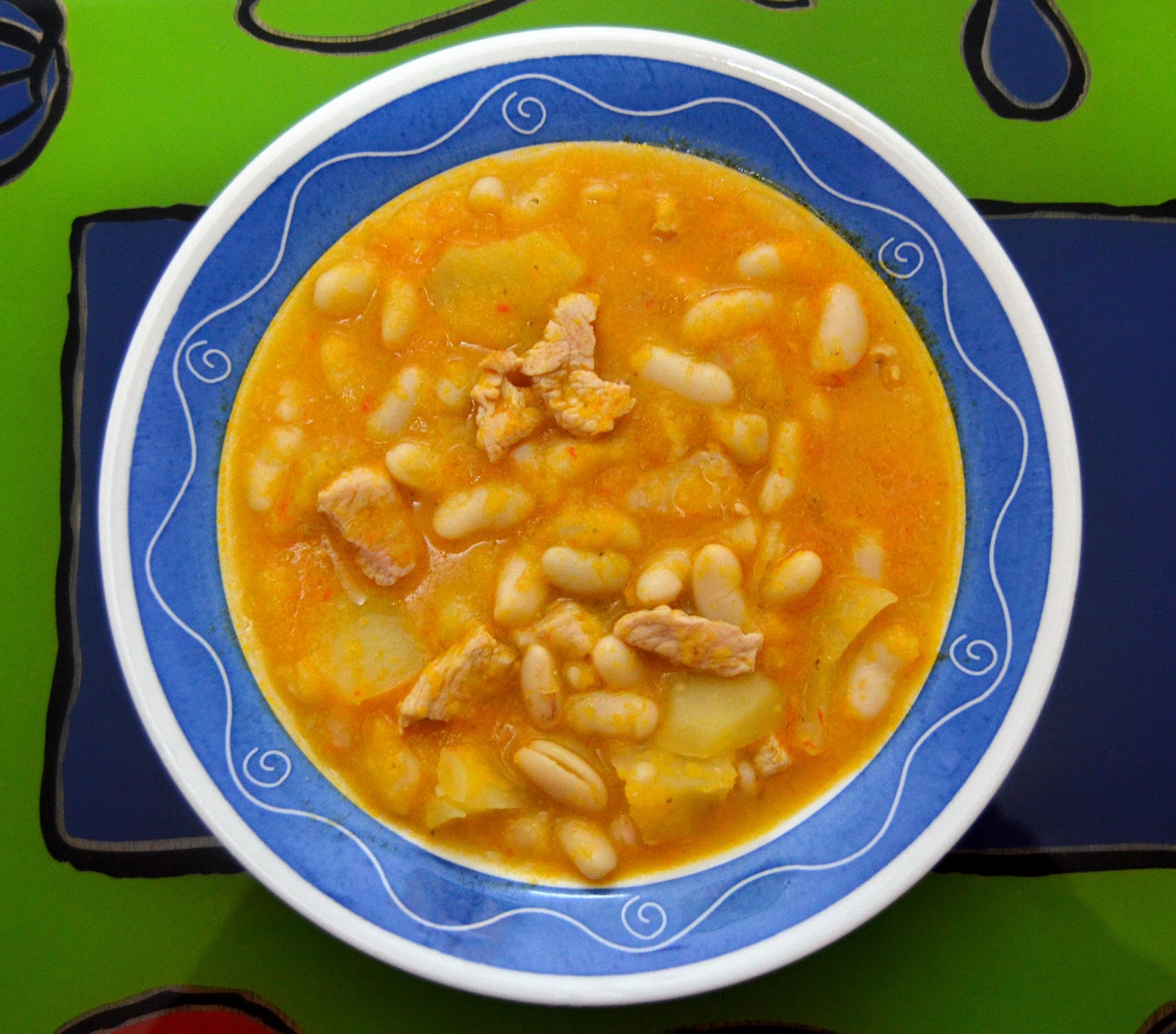 O Fogón de Karril.-: ALUBIAS BLANCAS CON PATATAS Y PAVO.