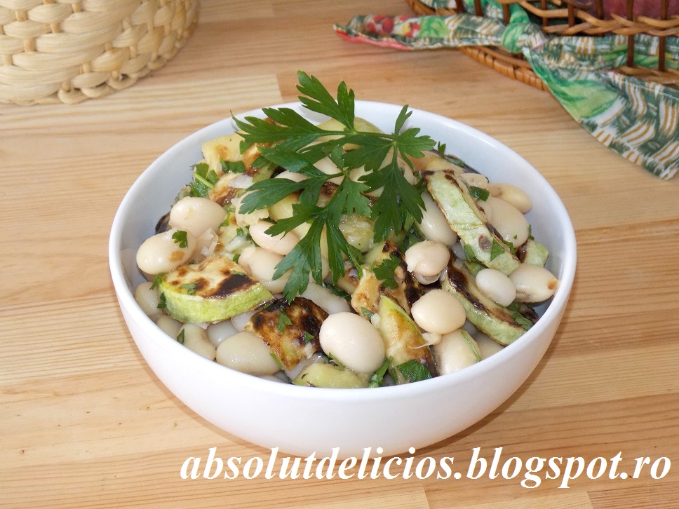 Absolut Delicios: SALATA DE FASOLE BOABE CU DOVLECEI